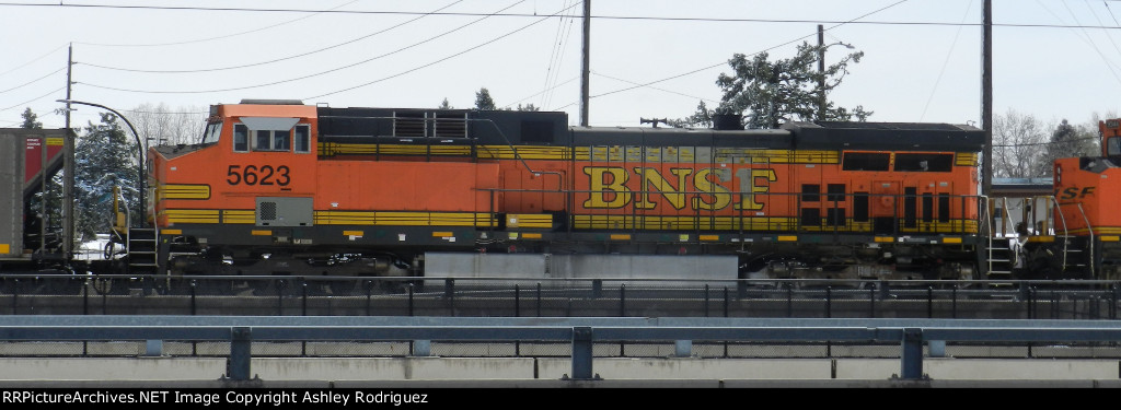BNSF 5623